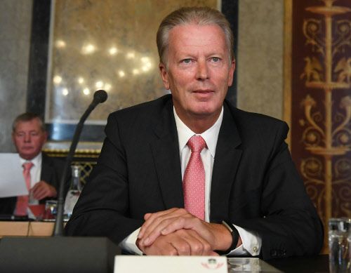 Mitterlehner skeptisch zu Volumen der Gegengeschäfte - Heer ...