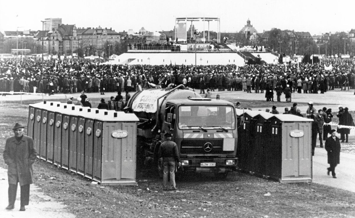 Dixi-Klo-Gründer Edwards: "Für den Papst gab es unser Luxusmodell" - Unternehmen - derStandard ...