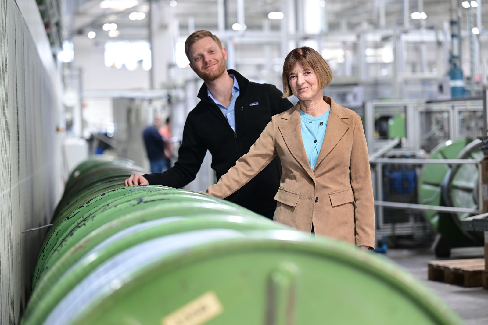 Retten wir die Industrie durch niedrigere Lohnkosten? Warum das alles ...