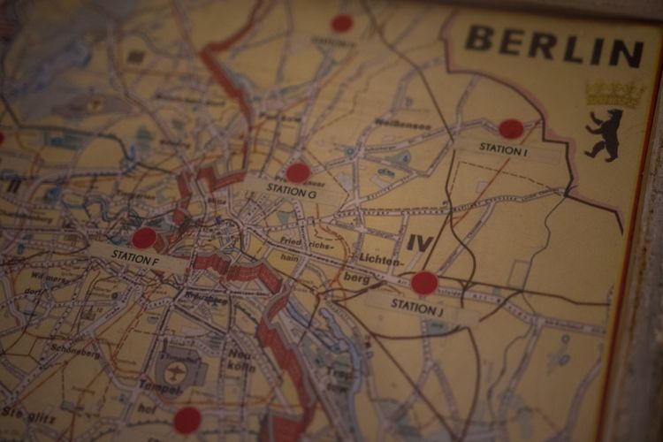 Escape-Room in Berlin: Ein Abend im Kalten Krieg - Politik ...