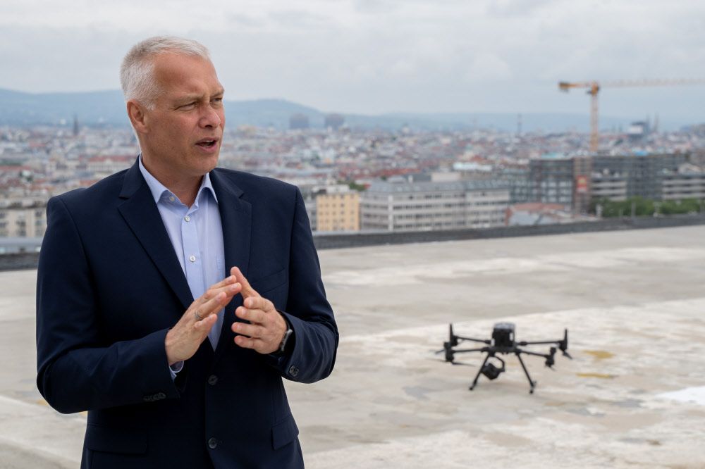 Nehammer holt seinen früheren Kabinettschef ins Kanzleramt - Parteien ...