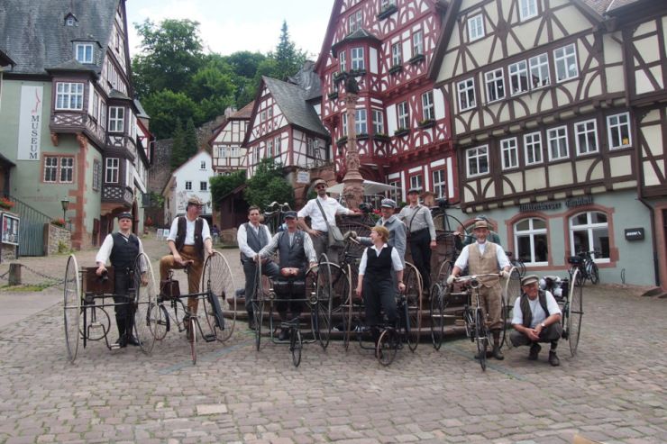 Luftlos: Auf Vollgummi durchs Donautal - Fahrrad - derStandard.at ...