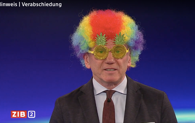 Armin Wolf mit knallbunter Perücke und Glitzerbrille in der "ZiB 2 ...