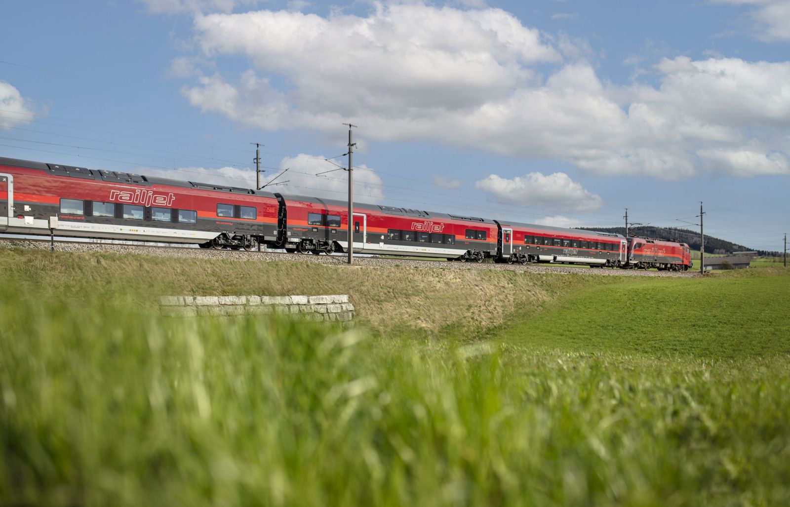 Mit dem Zug an den Strand: Der Railjet fährt ab Mitte April direkt bis ...
