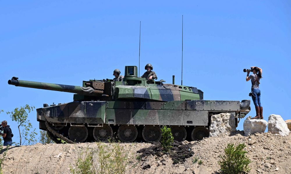 Paris diskutiert wie Berlin über Panzerlieferungen an die Ukraine ...