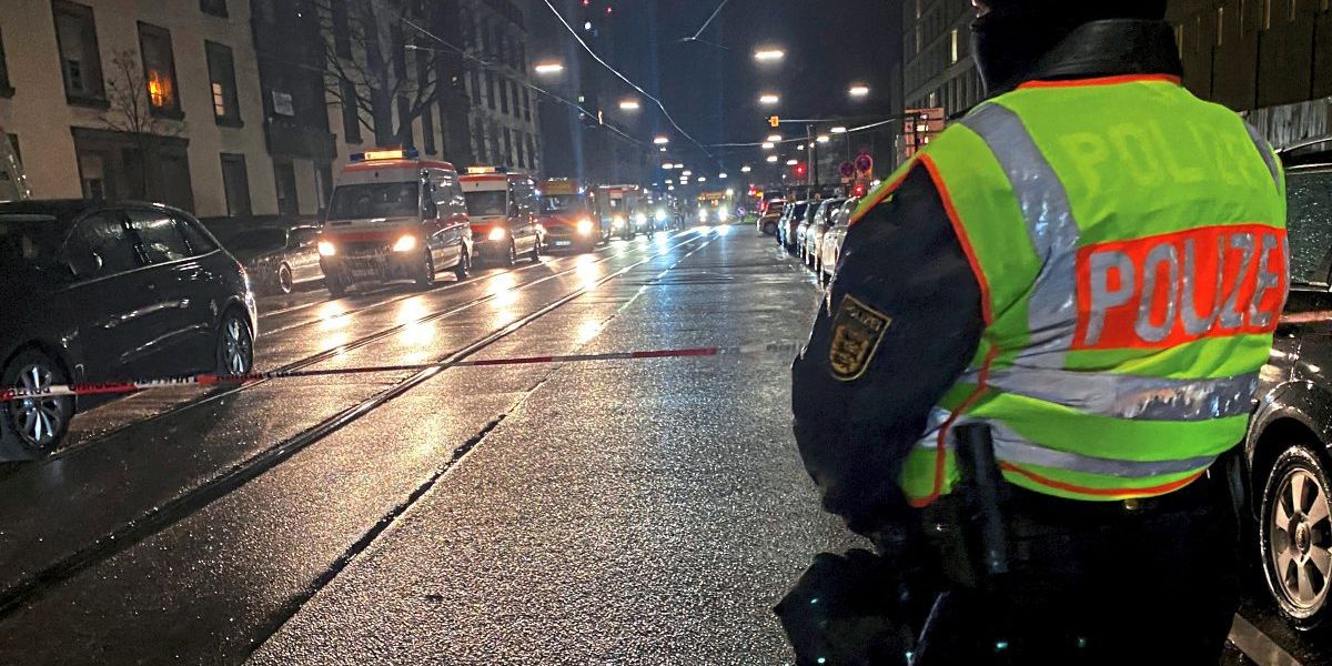 Geiselnahme in Karlsruhe, Polizei stürmt Apotheke - Deutschland-Chronik ... Geiselnahme in Karlsruhe, Polizei stürmt Apotheke - Deutschland-Chronik ...