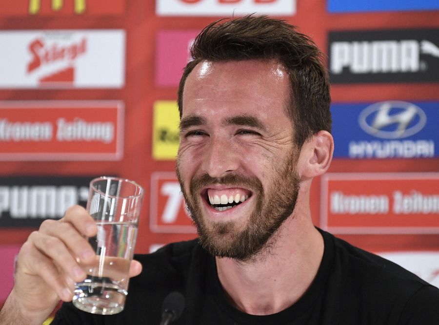Wieso Fußballprofi Christian Fuchs ein E-Sports-Team gegründet hat ...