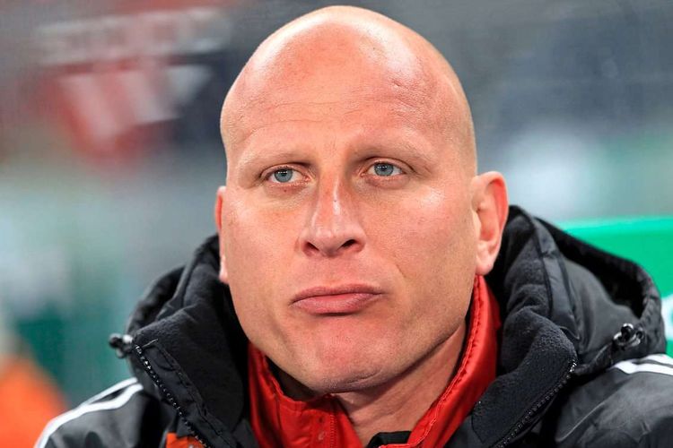 Pacult freigestellt, Jancker neuer Klagenfurt-Trainer - Österreichische ...