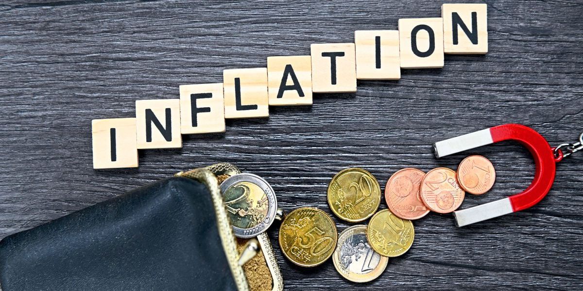 Wie steigende Zinsen gegen die Inflation helfen sollen - Finanzen ...