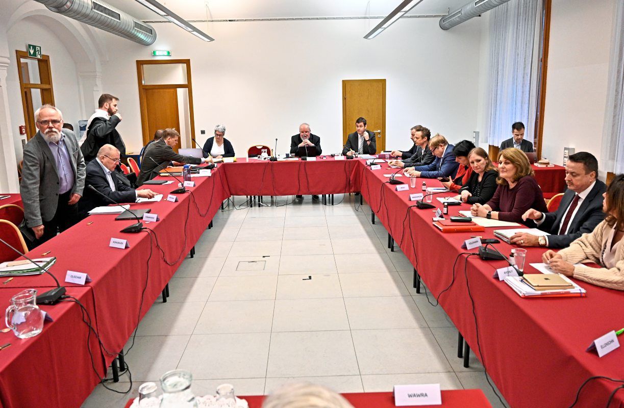 Chatnachrichten: U-Kommission zu Wien Energie bringt türkis-roten Rollentausch - Wiener Politik ...