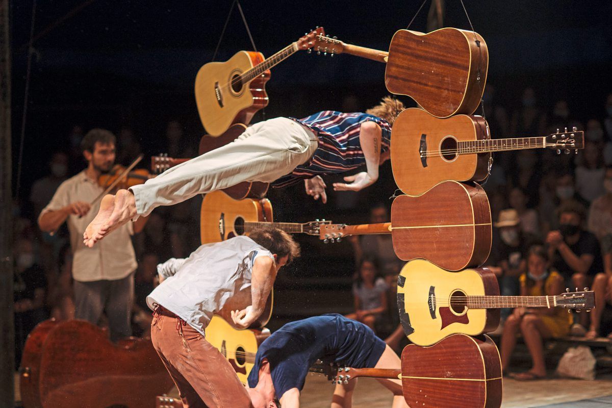 Zirkusgruppe Le P'tit Cirk mit "Les Dodos" beim Winterfest in Salzburg ...