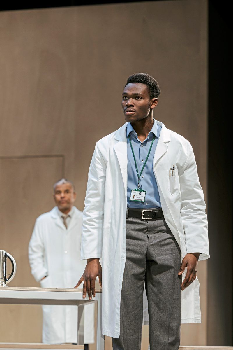 Burgschauspieler Bless Amada: "Theater spricht zu kleine Gruppe an ...