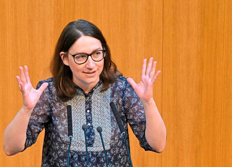 Julia Herr sieht Dreikampf und nennt Platz eins für SPÖ "realistisch ...