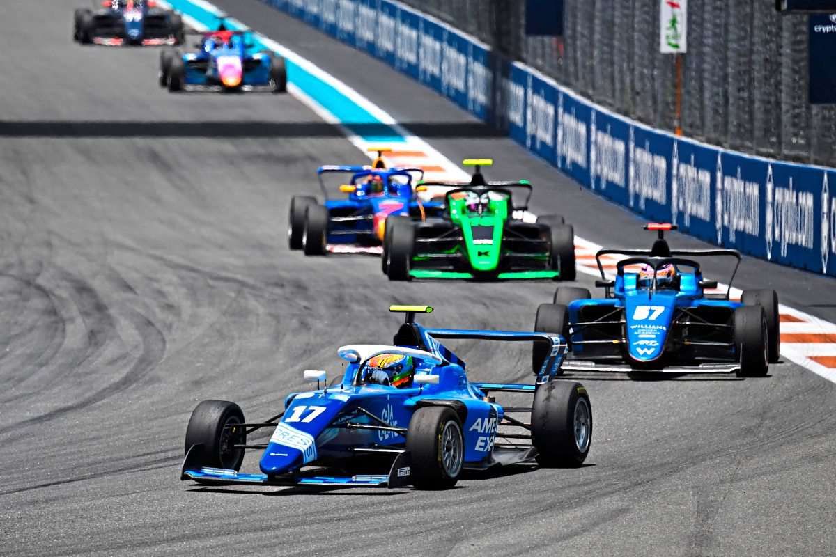 18-jährige Emma Felbermayr debütiert in Schanghai in der F1 Academy ...