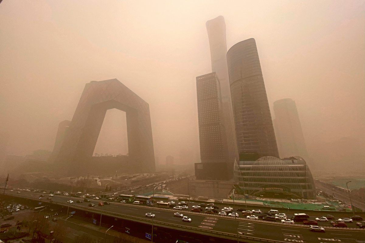 Smog und Sand nehmen Peking die Luft zum Atmen - Asien - derStandard.de ...