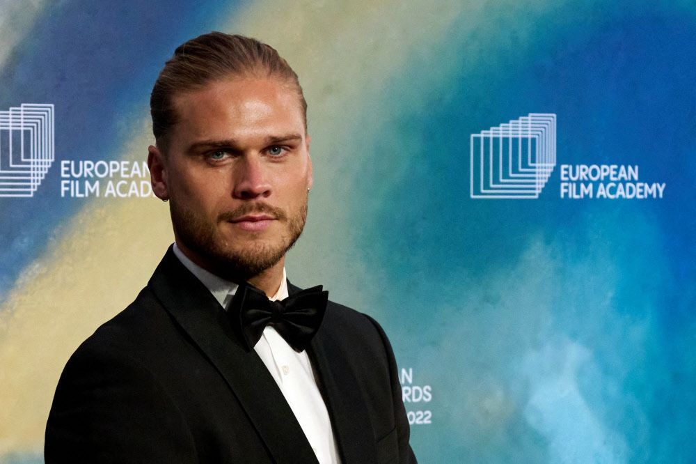 Netflix dreht Komödie in Tirol mit Ex-Fußballer Gíslason als ...