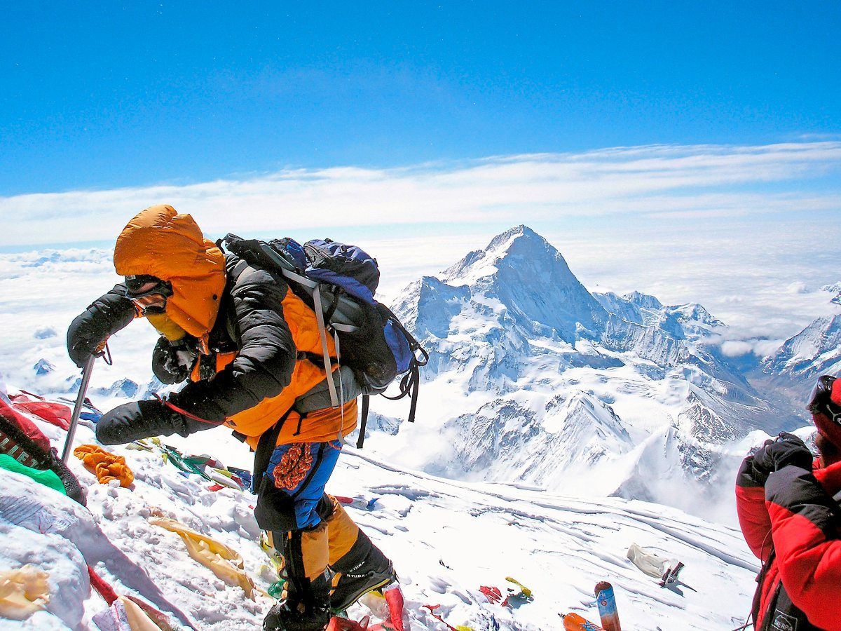 Bergsteiger suchen sichere Route auf den Mount Everest - Reisen aktuell ...